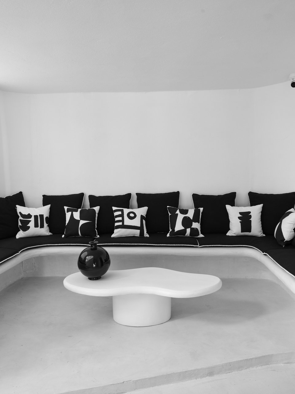 Liako: Πώς ένα κτίριο του 1900 στη Σύρο μεταμορφώθηκε σε μοντέρνο εστιατόριο -Εκπληκτική αλλαγή ...